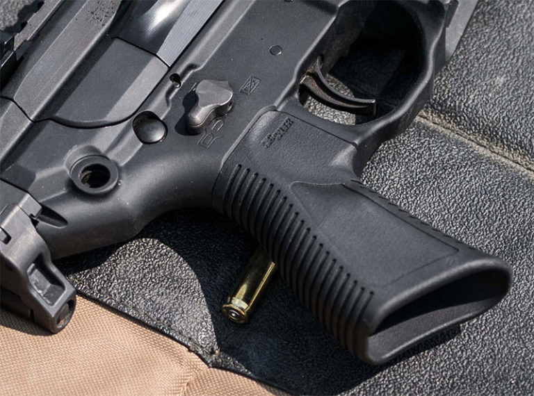 SIG SAUER MCX Rattler Proprietary Pistol Grip • Spotter Up