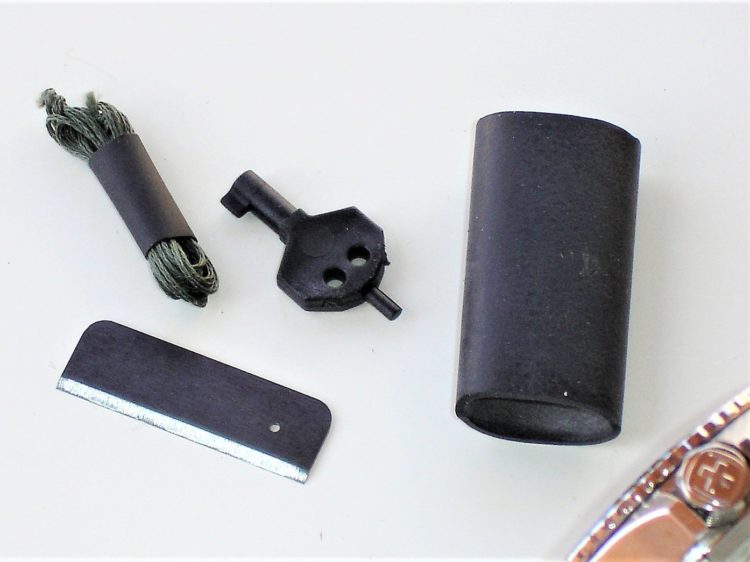 Gearward Anti-Kidnapping Band — Watchband Escape Tool Pouch • Spotter Up