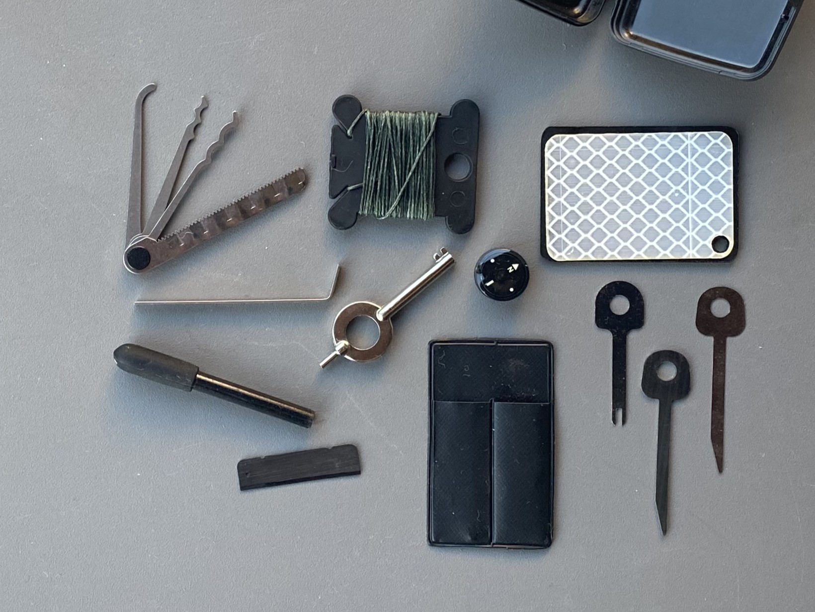 Hard Case Survival OSS Micro S.E.R.E Kit • Spotter Up