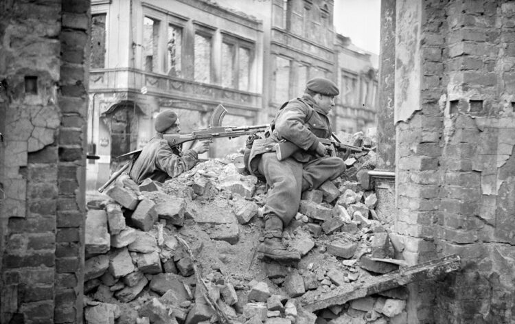 The British Commandos: Elite Warriors of World War II • Spotter Up