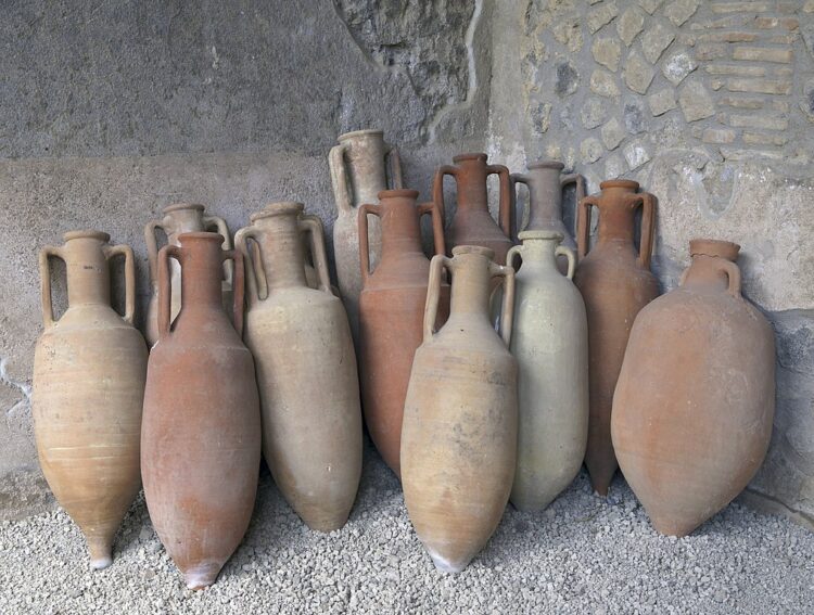 Ancient_Roman_amphoras_in_Pompeii • Spotter Up