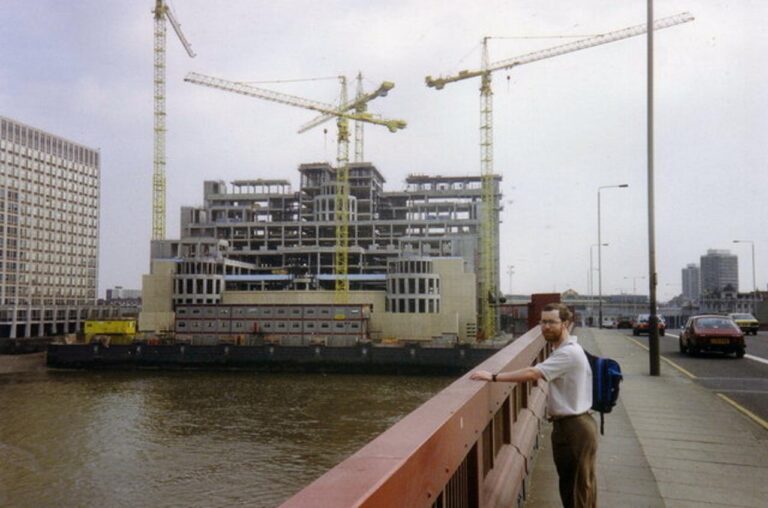 The SIS Building: An Icon of British Intelligence • Spotter Up