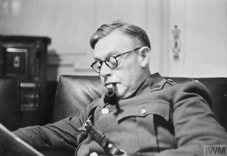 Watcher Secrets: MI5's WWII Advice to New Recruits Revealed • Spotter Up